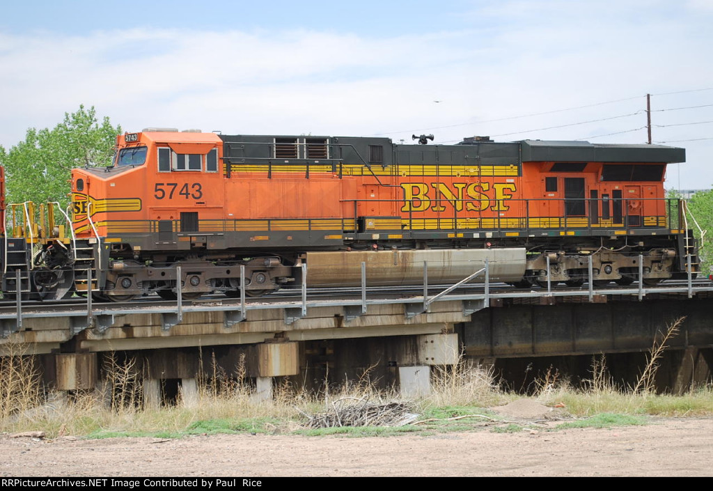 BNSF 5743